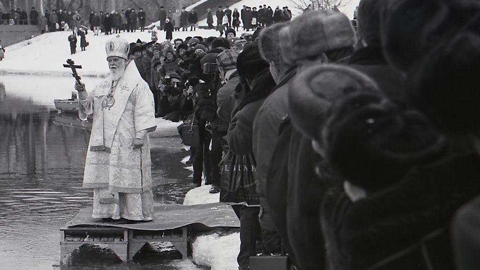 Walsall photographer showcases pre-war life in Ukraine - BBC News