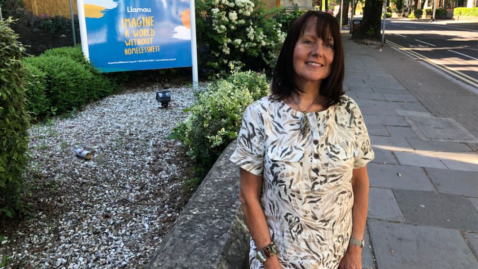 Coronavirus: 'Unprecedented' rise in youth homelessness - BBC News