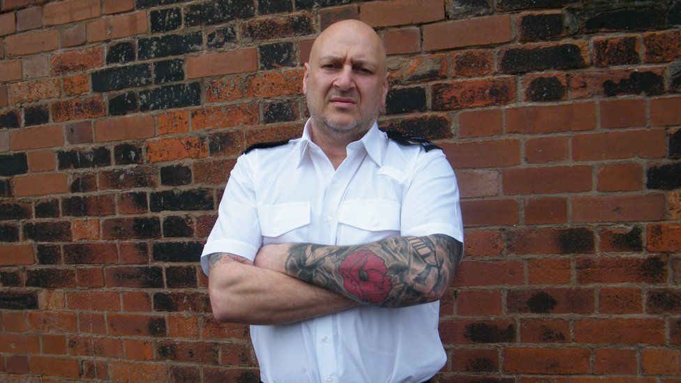 'The prisoners can sense your fear' - BBC News