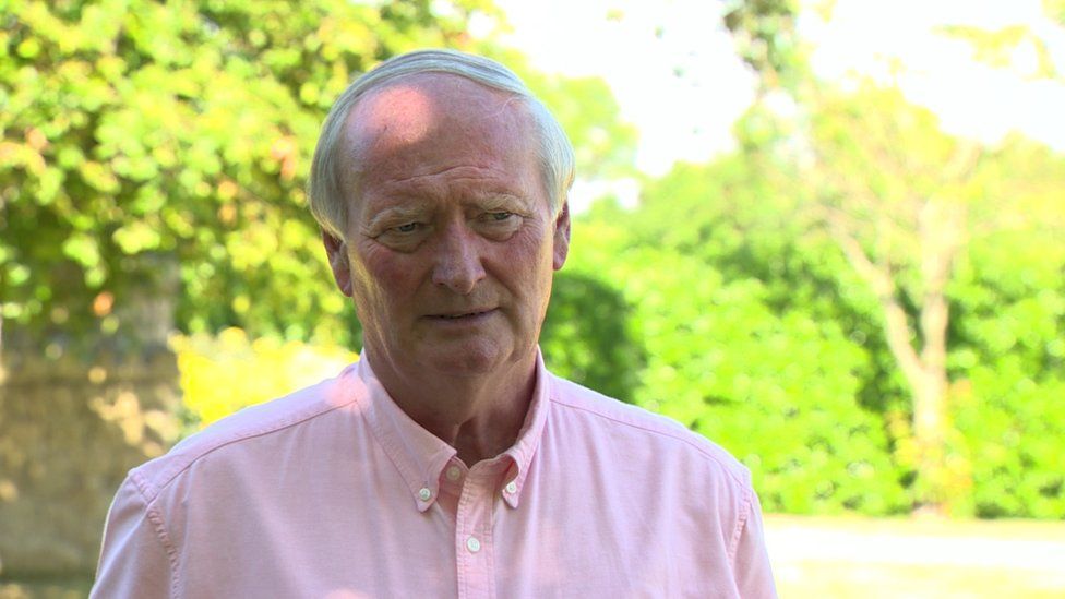 Sir Jeffrey Donaldson: The Artful Dodger who became DUP leader - BBC News
