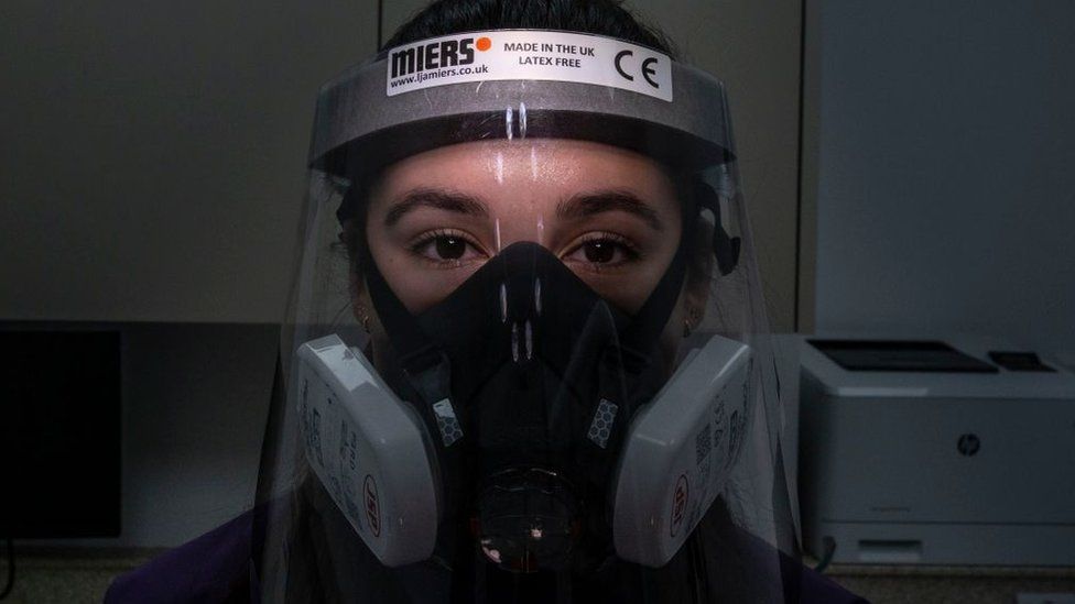 Covid: Tooth loss fears over dentist check-up delays - BBC News