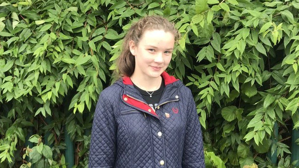 Musician Rhys Mwyn's transient global amnesia struggle - BBC News