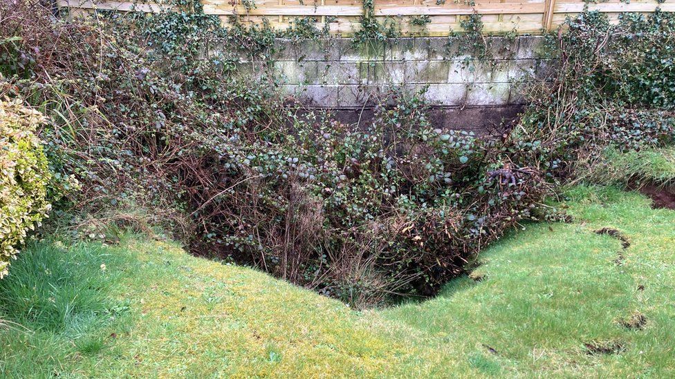 Part of Redruth garden falls into disused mine workings - BBC News