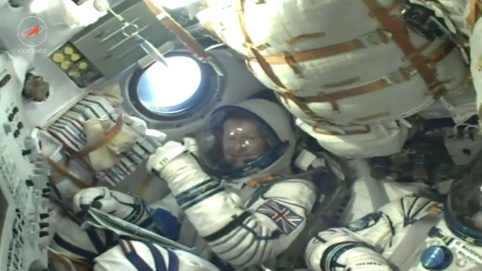 Tim Peake's capsule goes on display at Science Museum - BBC News