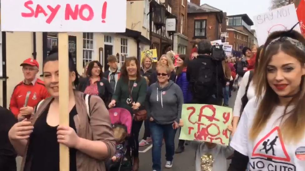 Hundreds at education cuts protest in Bristol - BBC News