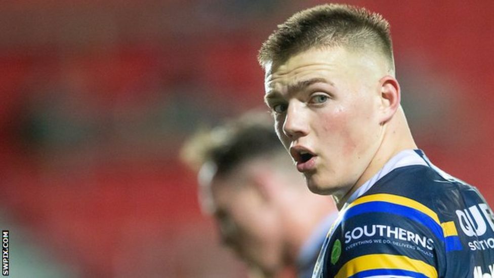 Callum McLelland: Castleford re-sign half-back - BBC Sport