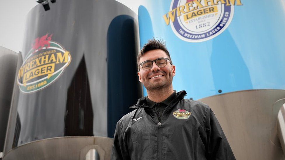 Llwyddiant Wrecsam yn hwb y 'tu hwnt i bob breuddwyd' - BBC Cymru Fyw