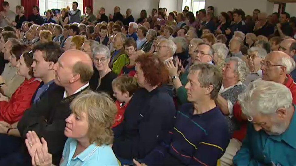 Aelod blaenllaw yn cofio sefydlu Cymuned 20 mlynedd yn ôl - BBC Cymru Fyw