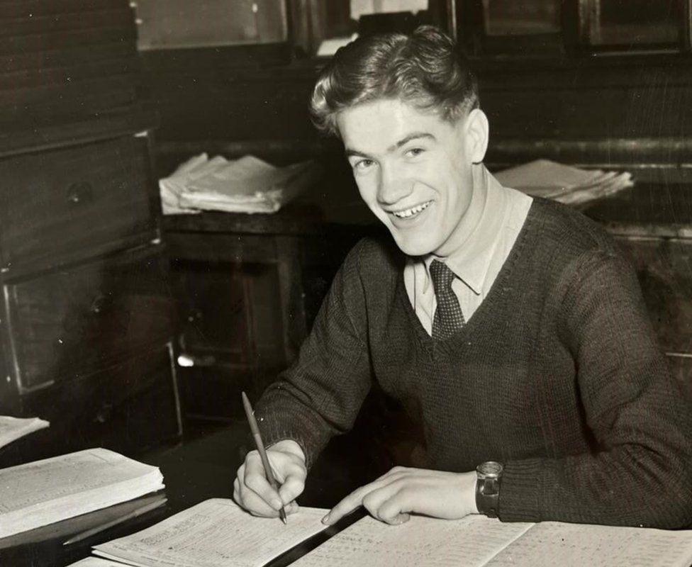 Wartime letter reunites Scunthorpe childhood friends - BBC News