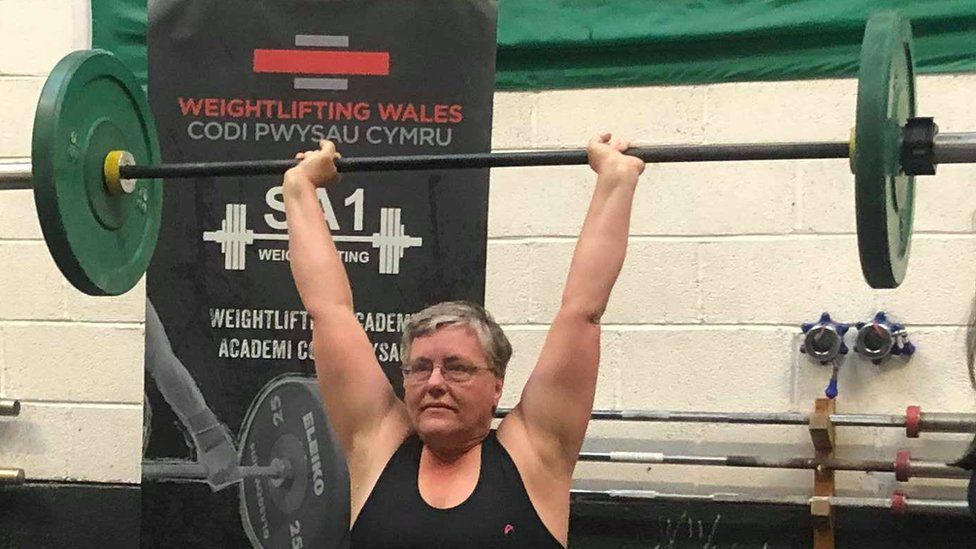 'Os alla i wneud o, dydi hi ddim yn rhy hwyr i neb' - BBC Cymru Fyw