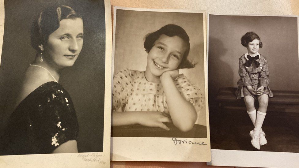 Holocaust victims' descendant gets family photos after 80 years - BBC News