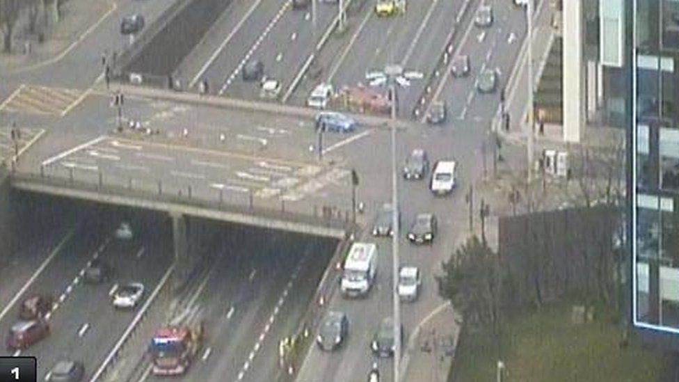 'Multiple vehicles' in motorway crash - BBC News