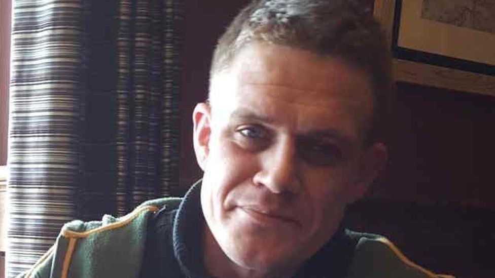 Paul May death: Life sentence for murderer of Southend artist - BBC News