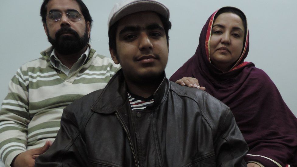 Scars laid bare one year after Peshawar school massacre - BBC News