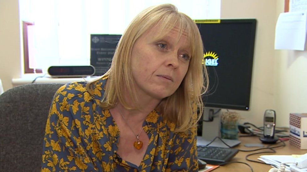 Galw am godi ymwybyddiaeth o arthritis ymysg pobl ifanc - BBC Cymru Fyw