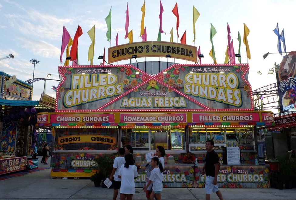 The State Fair of Texas: Burgers, dogs and deep-fried everything - BBC News