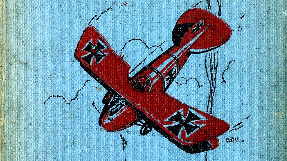 Germany's Red Baron relative meets Welsh WW1 victim's family - BBC News