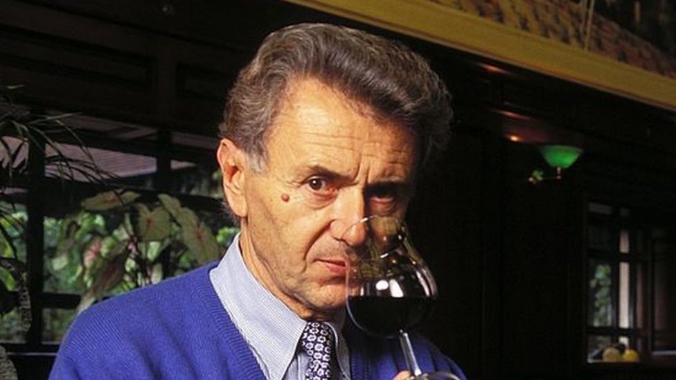 Mercenary 'Mad Mike' Hoare dies aged 100 - BBC News