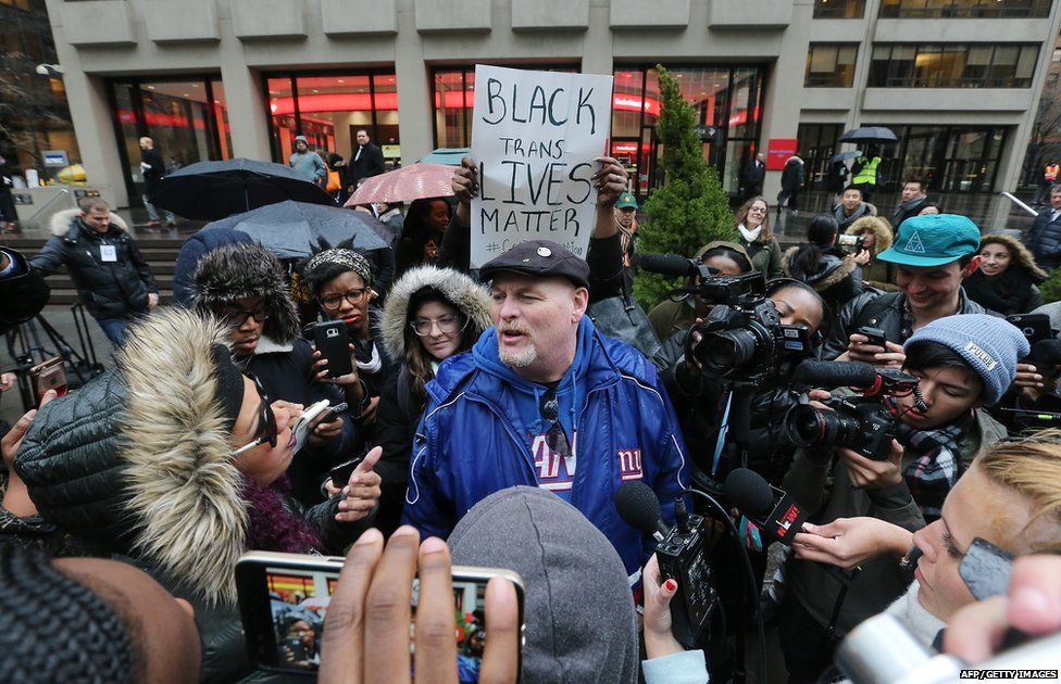 Three people attend anti-Beyonce protest outside NFL headquarters in ...