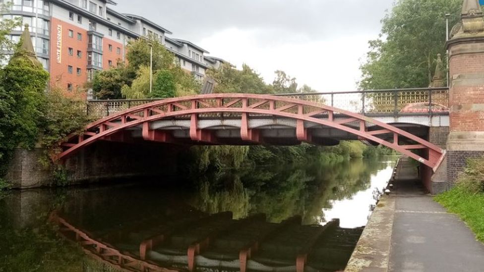 Listed Leicester bridge set to be repaired after crash - BBC News