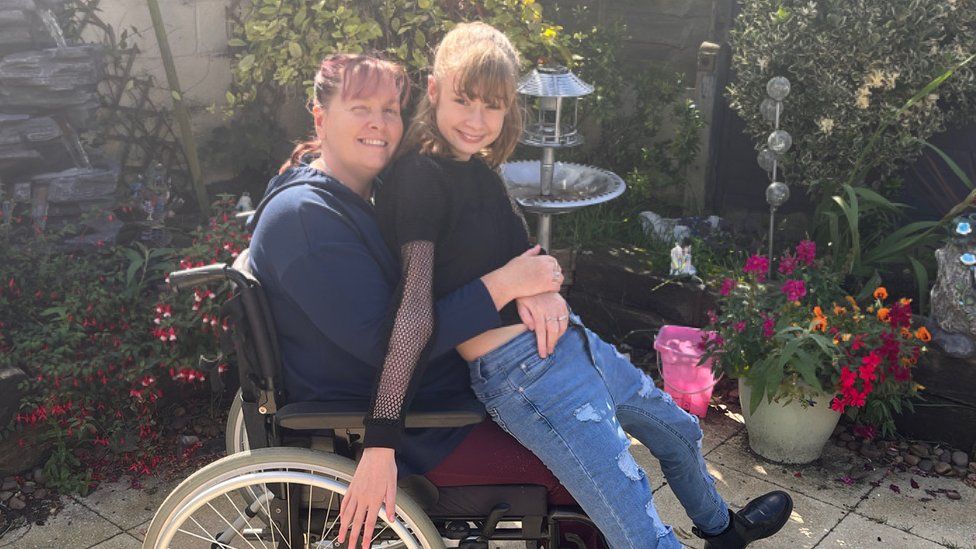 Wythenshawe widow wins legal fight over ambulance delay - BBC News