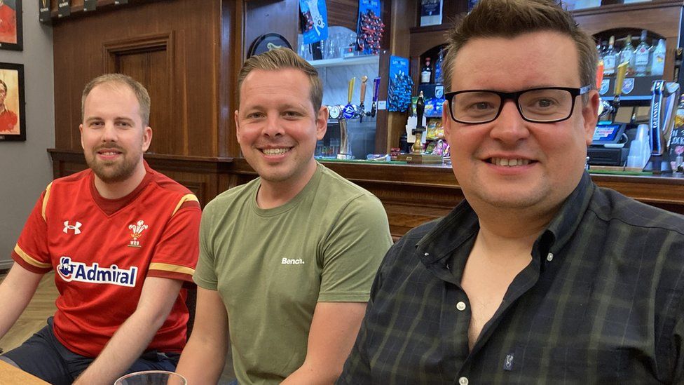 Rugby World Cup: Fans' joy as Wales beat Fiji - BBC News