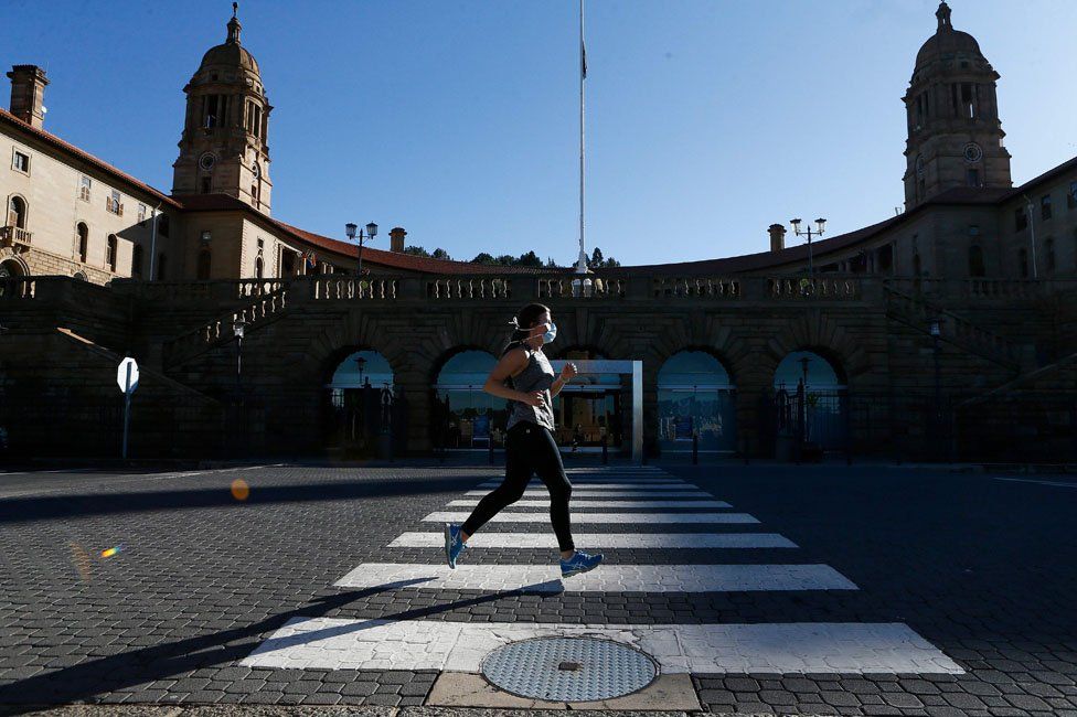 Coronavirus: South Africans exercise the freedom to jog - BBC News