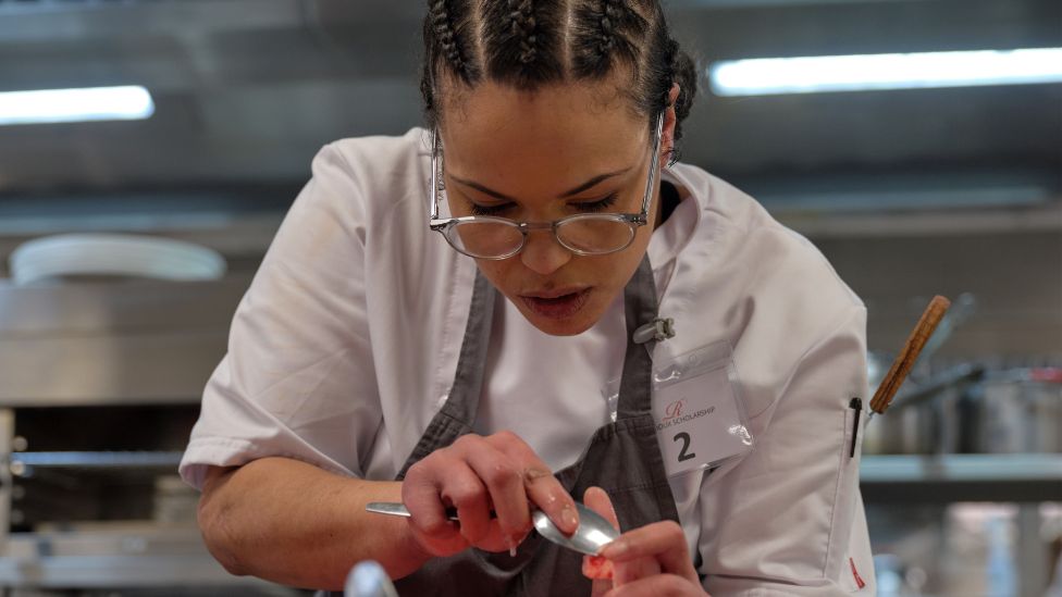 Restaurant kitchen culture intimidating, says chef - BBC News