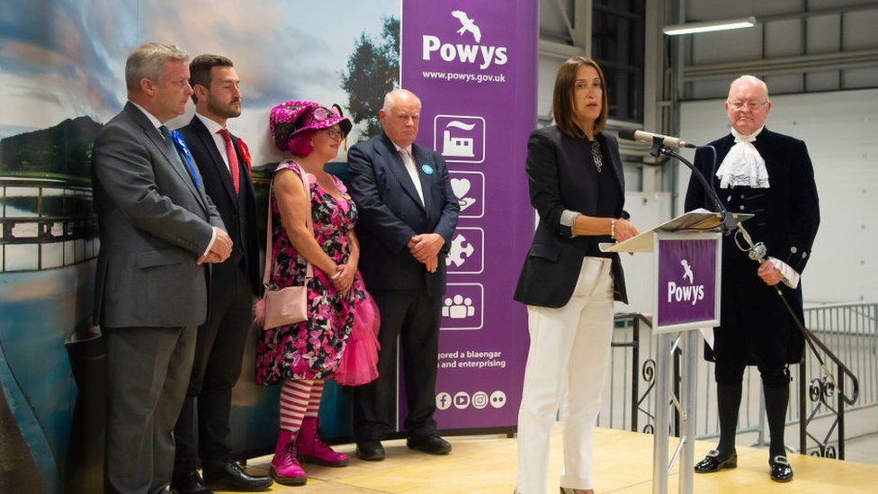 Etholiad 2021: Pwy yw arweinydd Democratiaid Rhyddfrydol Cymru Jane ...