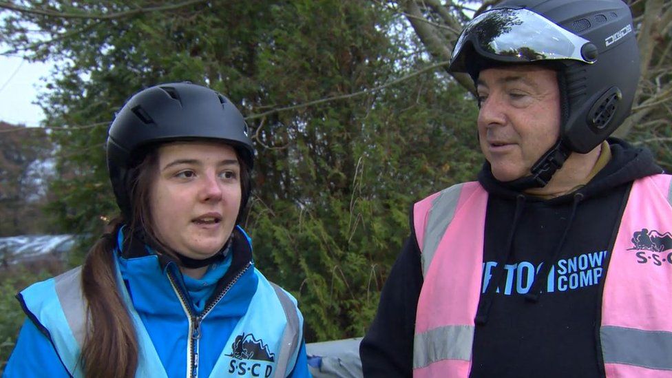 Unsung Hero Awards: Sussex skiing coach awarded regional prize - BBC News