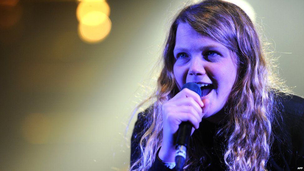 From Shatner to Shakespeare, what will you be reading in 2016? - BBC News