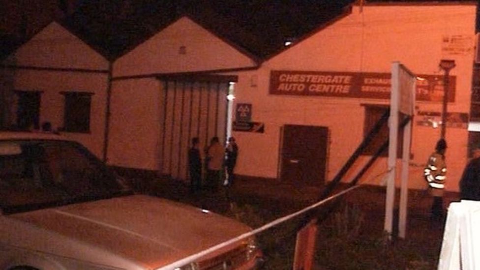 Police misconduct link to Stockport MoT double murder - BBC News