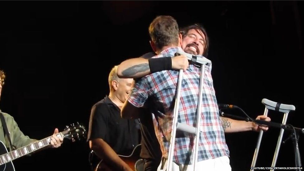 Why 2015 belongs to Dave Grohl and the Foo Fighters - BBC News