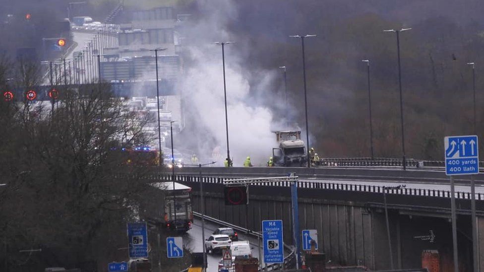 M4 lorry fire in Newport causes 13-mile traffic jams - BBC News