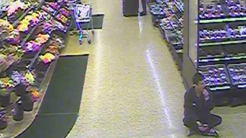 Man jailed for 'brutal and random' Grimsby supermarket knife attack ...