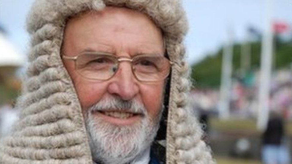 Isle of Man: Tynwald backs extension of Covid-19 regulations - BBC News