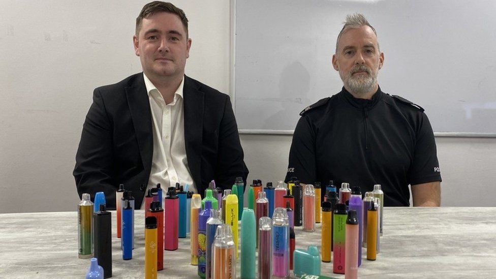 Middlesbrough: Warning after drug-laced vapes found in schools - BBC News