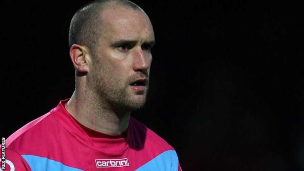 Barry Roche: Morecambe goalkeeper blames players for poor form - BBC Sport