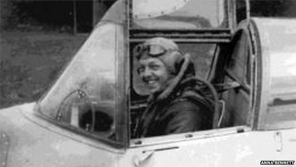 WW2 pilot's death at event remembered - BBC News
