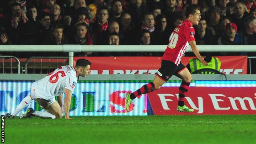Tom Nichols: Exeter City turn down offers for leading scorer - BBC Sport