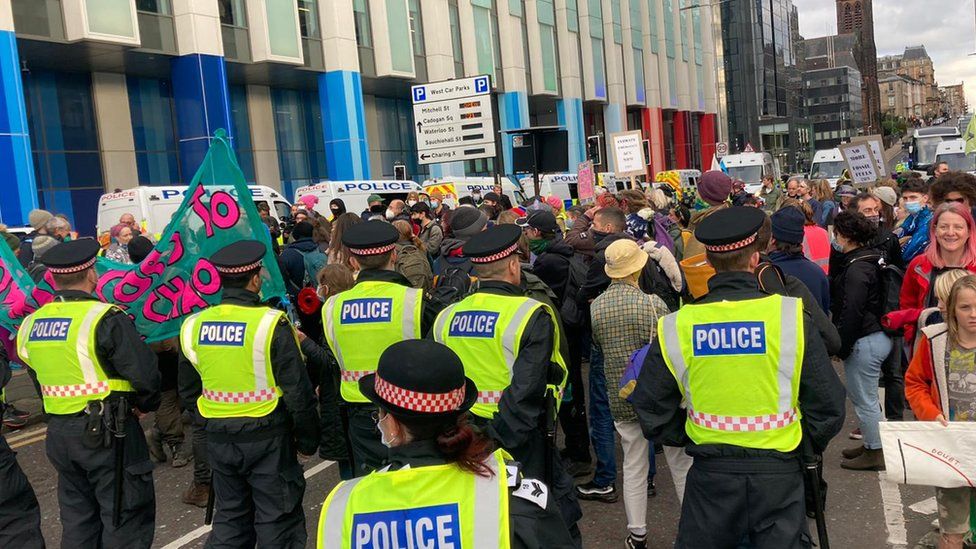 COP26: Police close road as protesters march near M8 - BBC News