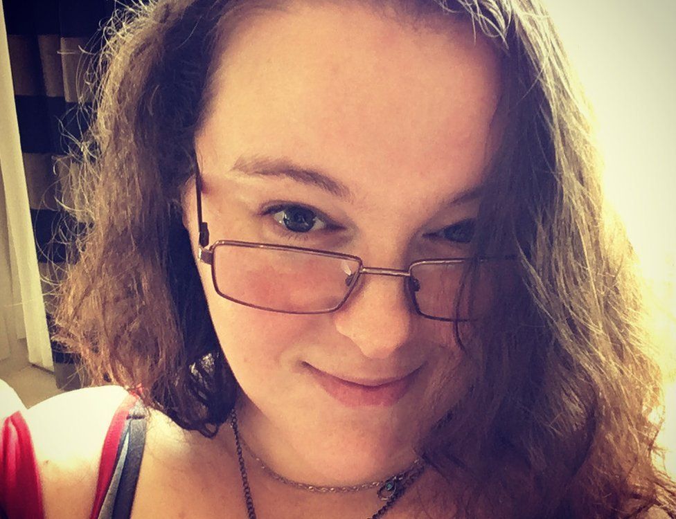 'I used to pull sickies every few months because of stress' - BBC News