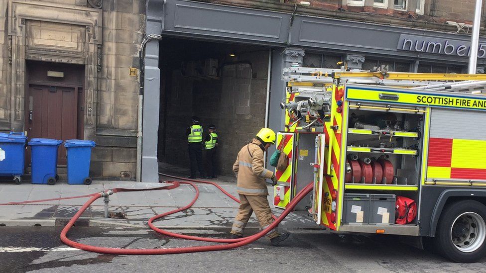 Dundee city centre fire causes traffic tailbacks - BBC News