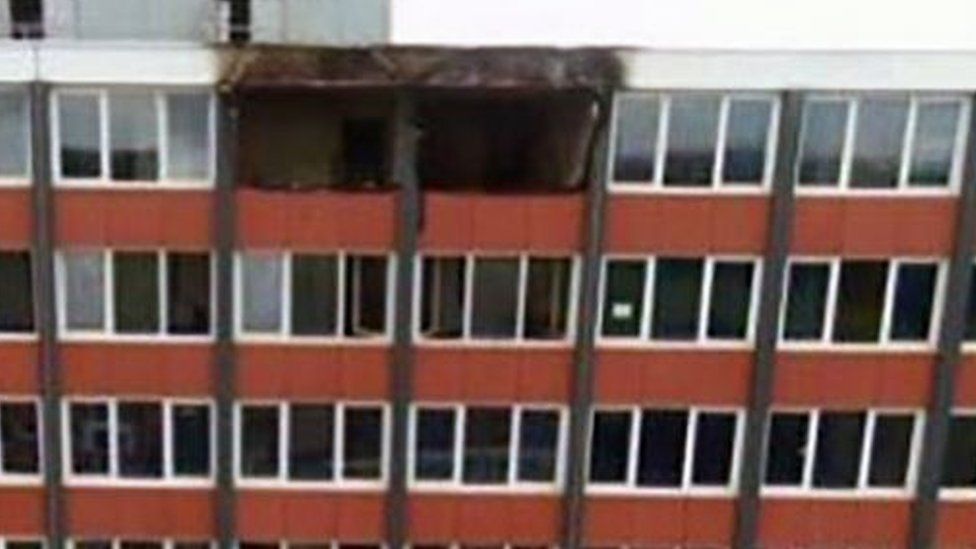 'Flare duel' starts fire at Bovington army base - BBC News