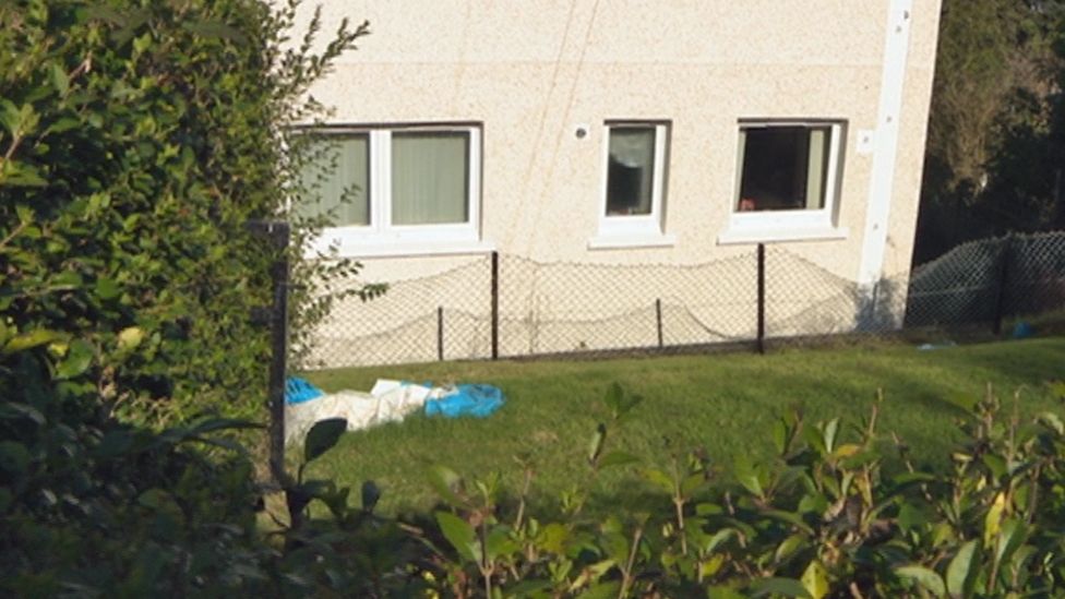 Greenock murder: Mum shielded children from dad's body with tea towels ...