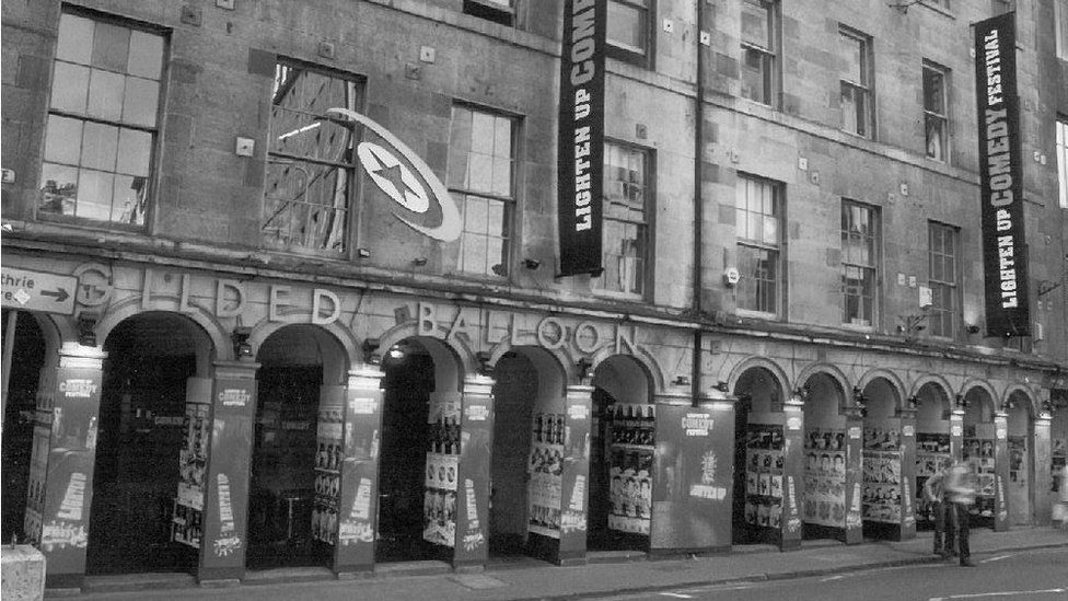 The night Edinburgh's skyline glowed orange - BBC News
