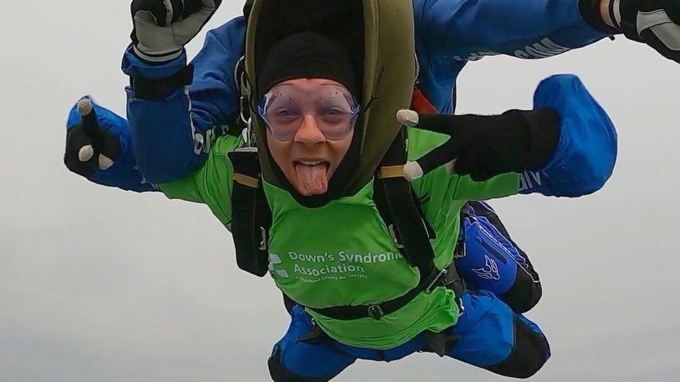 The Tigers: British Army's parachute display team turns 30! - BBC Newsround