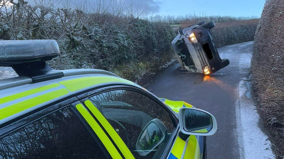 Wintery Devon roads lead to collisions and stuck cars - BBC News