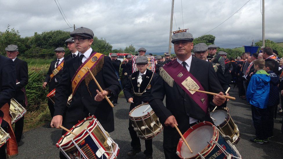 Rossnowlagh hosts annual Orange Order parade - BBC News