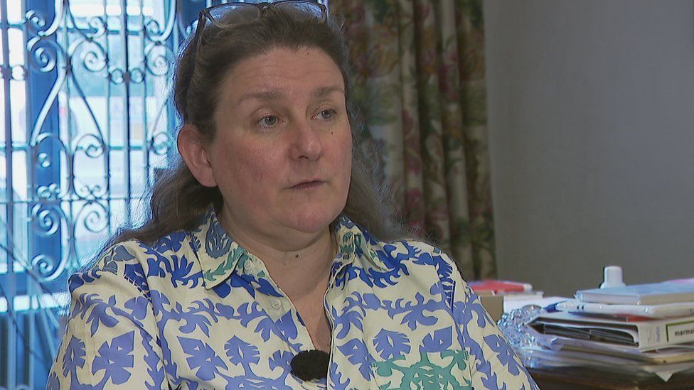 Holiday let owners take council to court over 'de facto ban' - BBC News